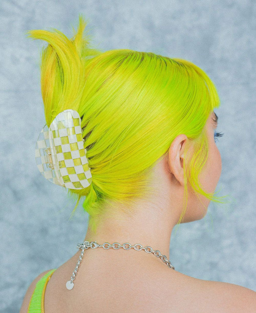 Chunks Checker Claw Clear | Premium Haircare at colleen